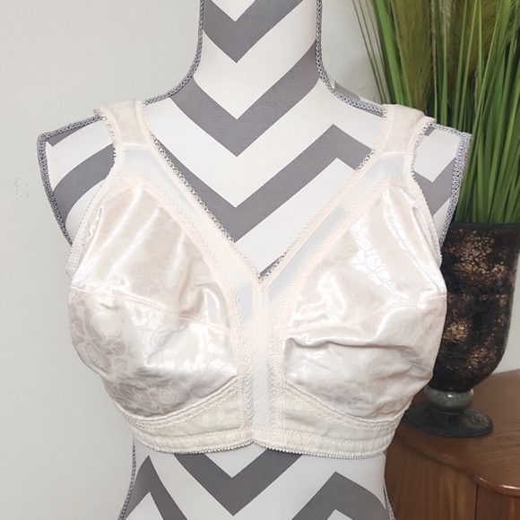 Playtex | Intimates & Sleepwear | Playtex 4d 8 Hour Bra | Poshmark